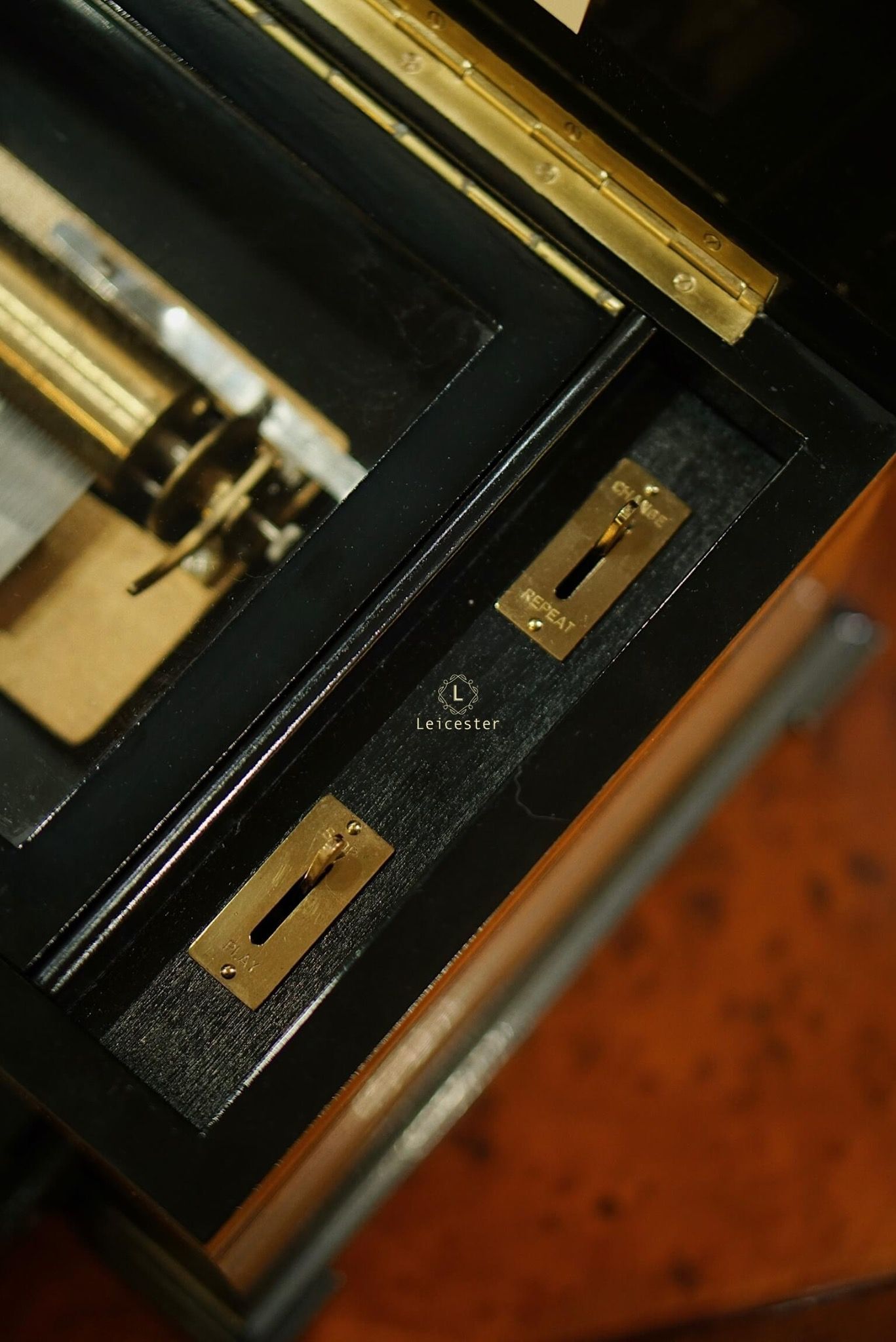 Rương nhạc Reuge 72 notes Limited Edition – Leicester