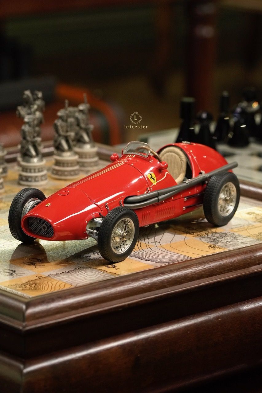 Ferrari 500 F2 1953 Der Doppelweltmeister 1/18 CMC GERMANY – Leicester