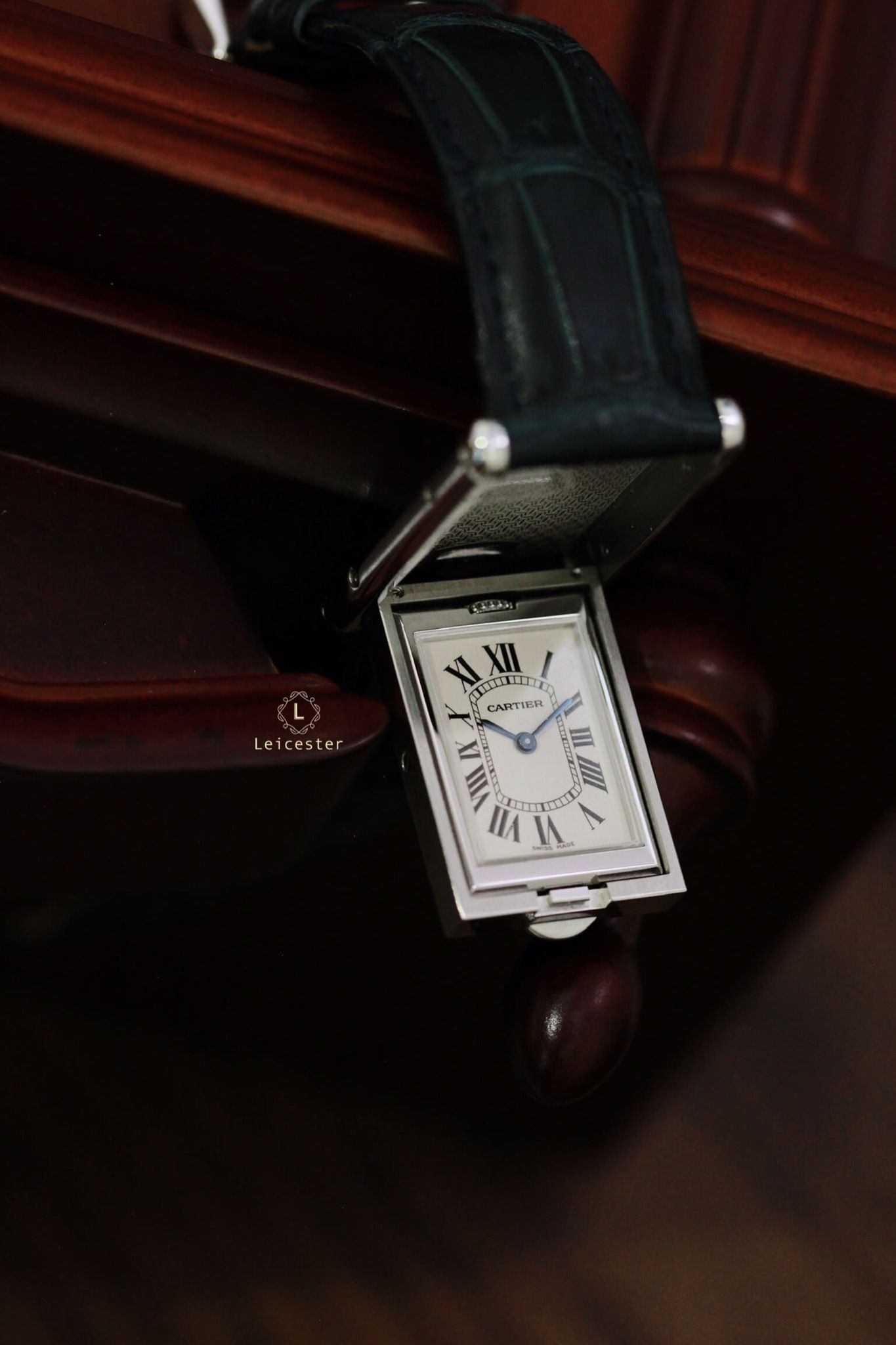 CARTIER TANK BASCULANTE REF 2405 – Leicester