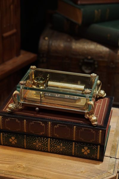 Reuge Music Box 50note Mozart – Leicester