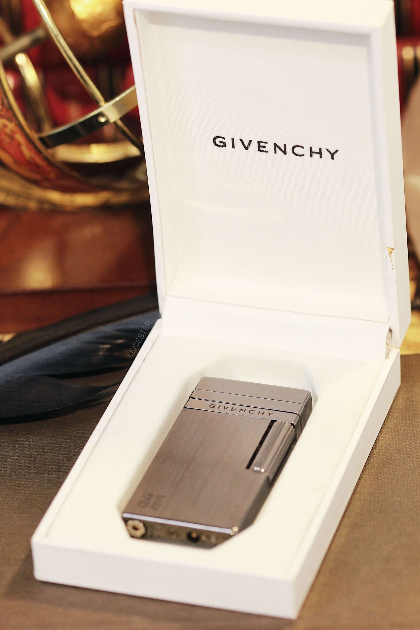 Bật Lửa Givenchy Thép – Leicester