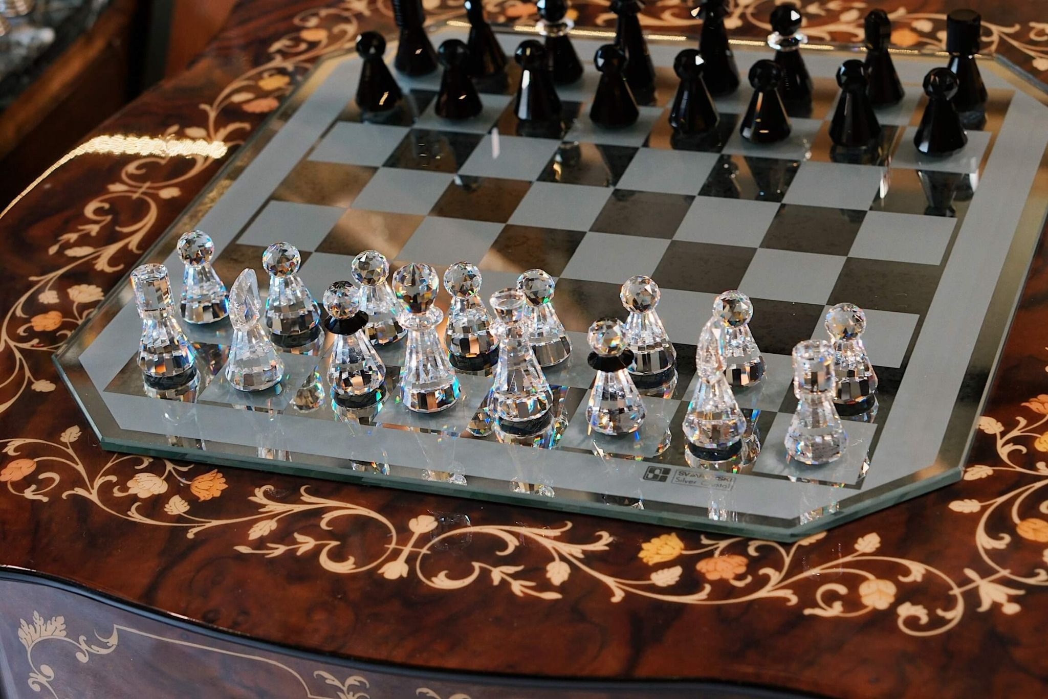 SWAROVSKI chess set – Leicester