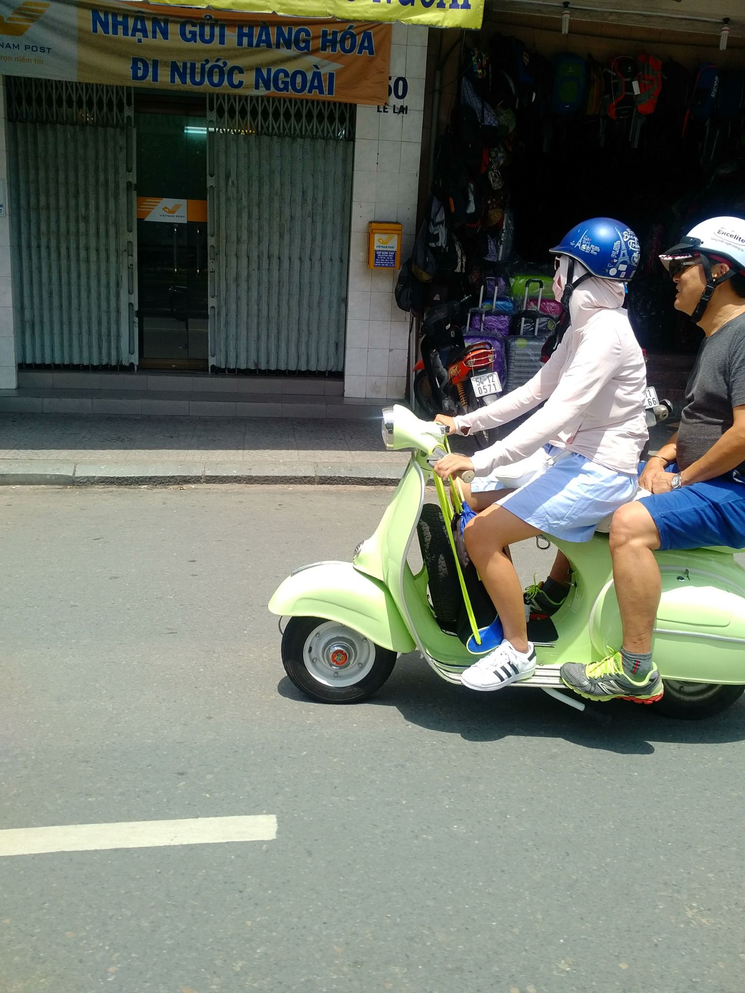 VESPA TOUR – SAIGON CRAFT BEER TOUR – sentotravel