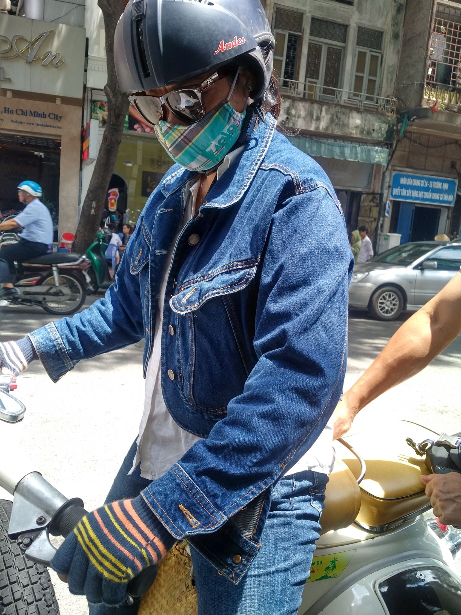 VESPA TOUR – SAIGON CRAFT BEER TOUR – sentotravel