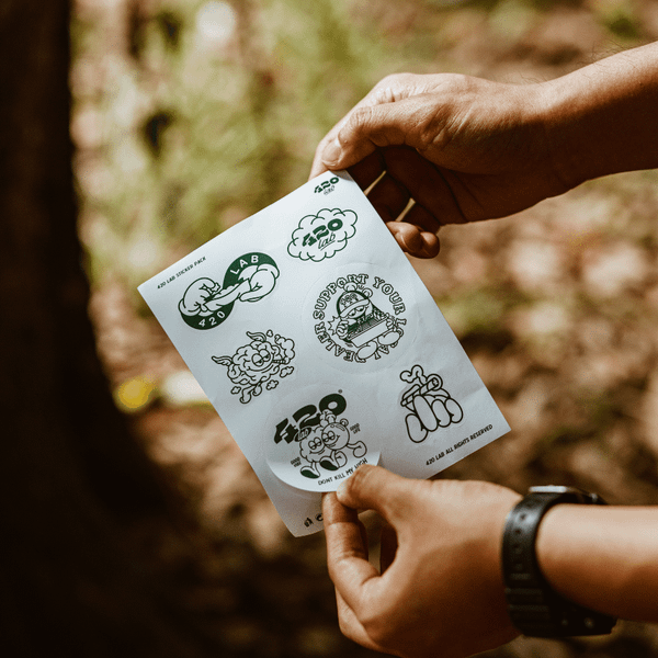 STICKER 420 LAB– 420 LAB HEADSHOP
