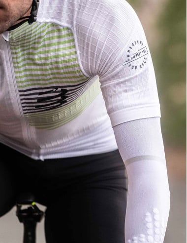 Ống tay chạy bộ Compressport ArmForce Ultralight | HappyRun