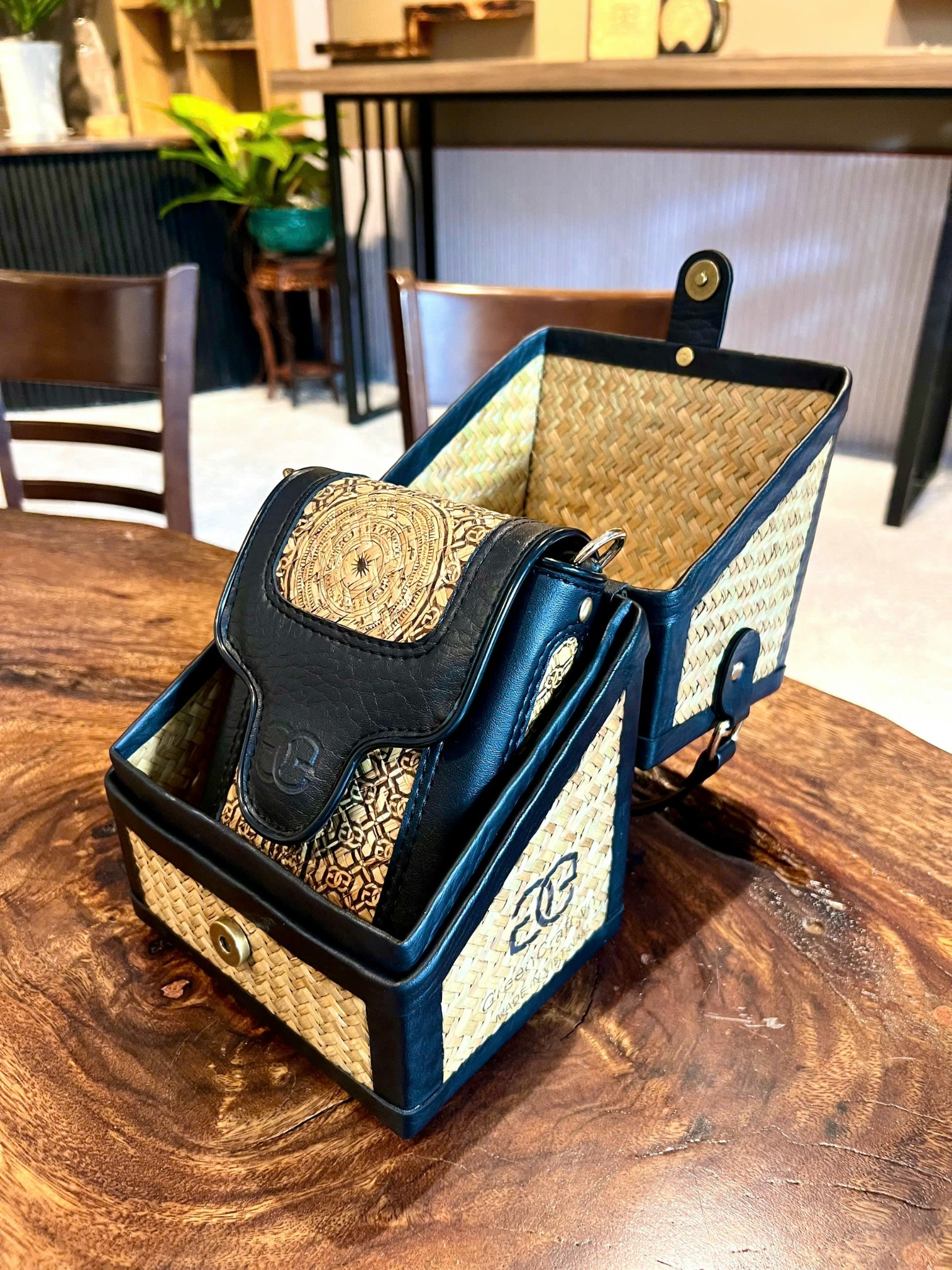 TÚI ĐEO CHÉO CỎ BÀNG LUXURY 05 – Green Craft - Miền Tây Xanh