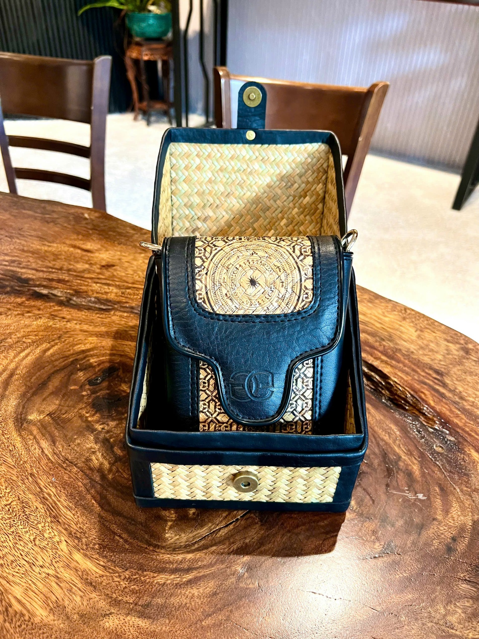 TÚI ĐEO CHÉO CỎ BÀNG LUXURY 05 – Green Craft - Miền Tây Xanh