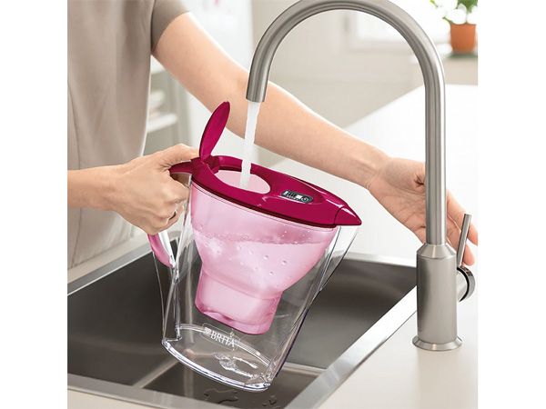 Bình lọc nước Brita Marella Basic/Cool Berry 2.4 lít (có sẵn 1 lõi lọc