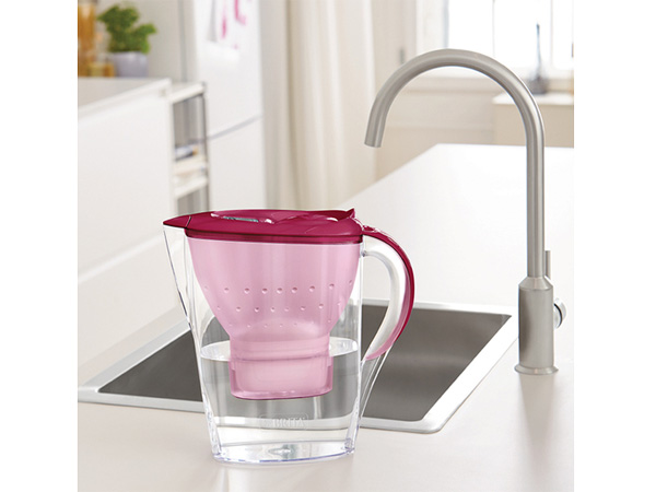 Bình lọc nước Brita Marella Basic/Cool Berry 2.4 lít (có sẵn 1 lõi lọc