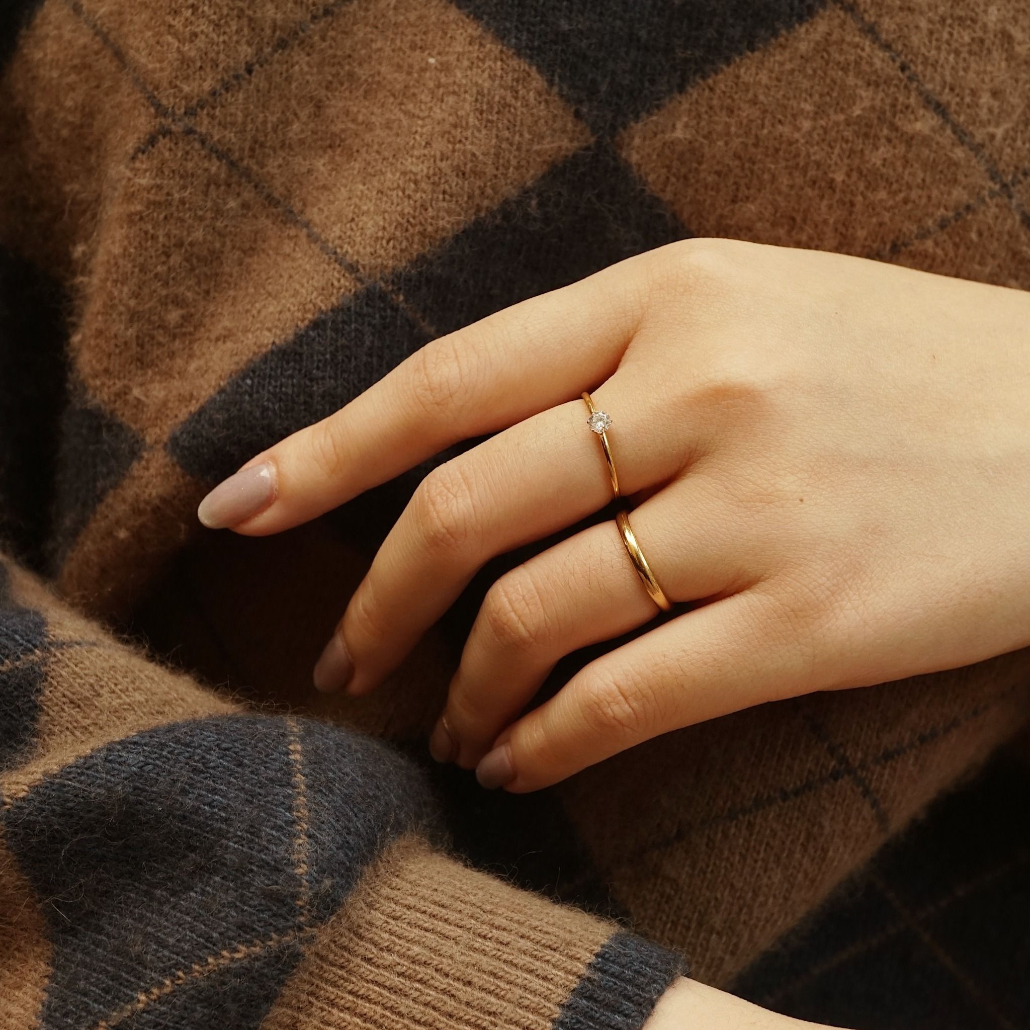 6 PRONG STONE RING L I T H E R A P Y