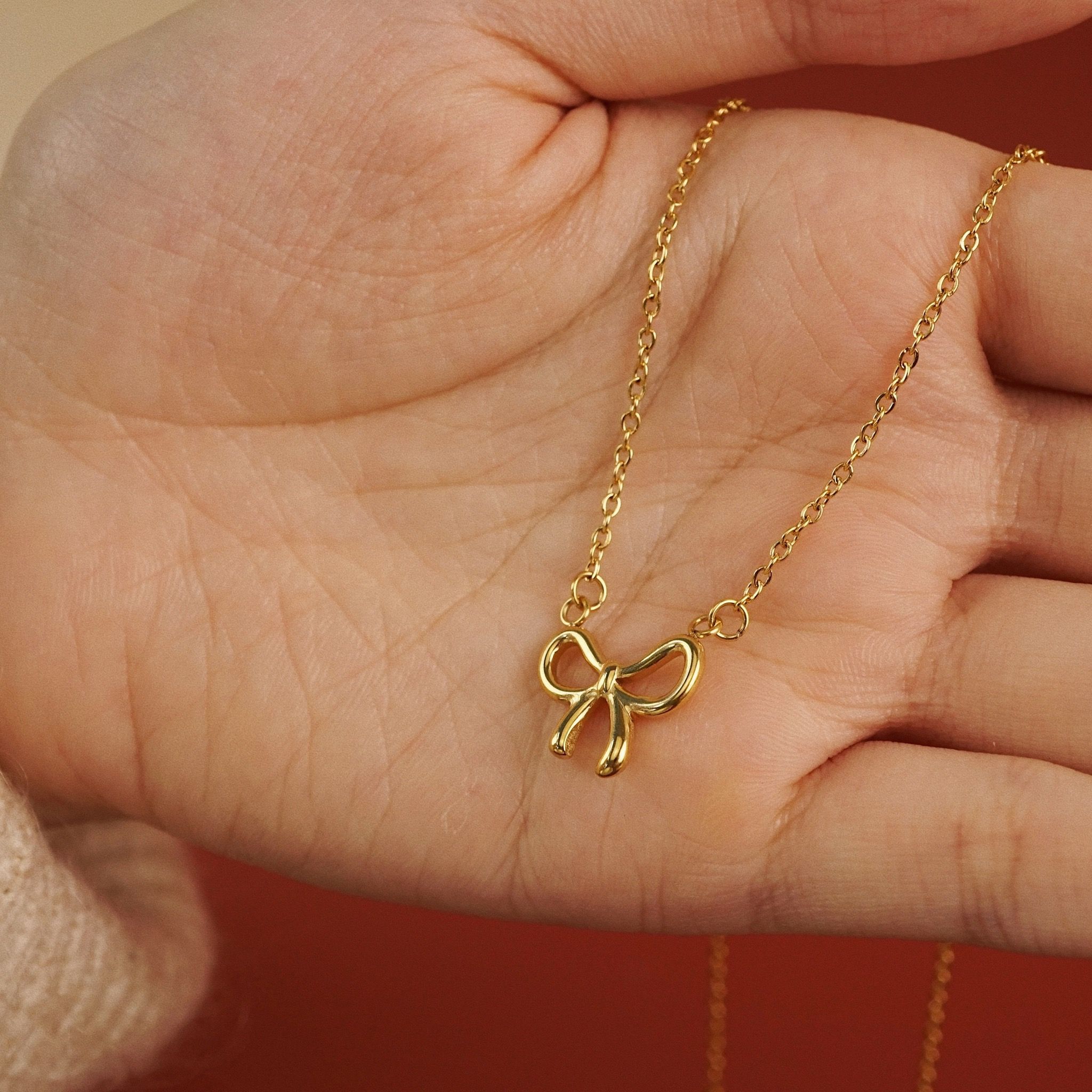 BOW NECKLACE L I T H E R A P Y