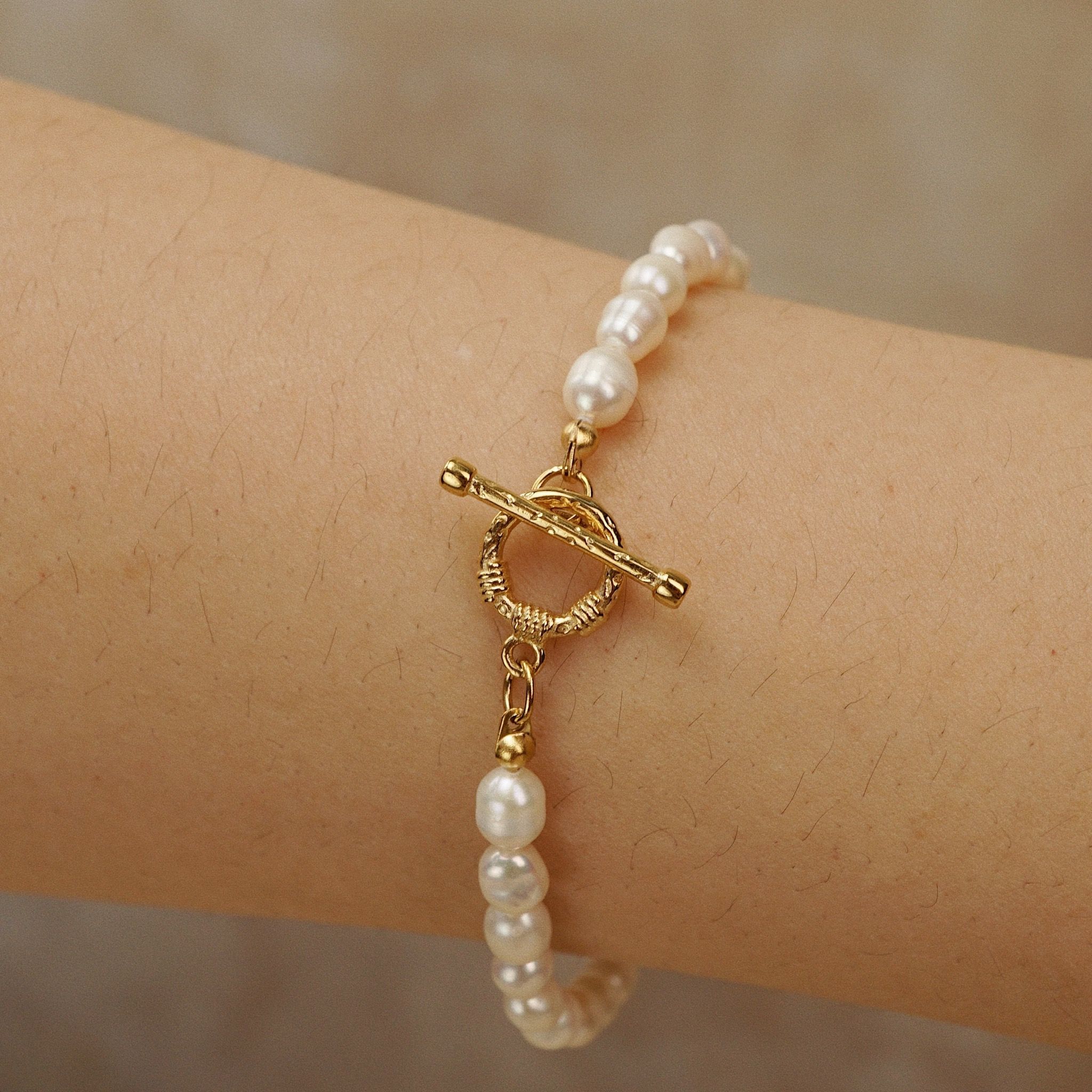 TOGGLE CLASP FRESHWATER PEARL BRACELET L I T H E R A P Y
