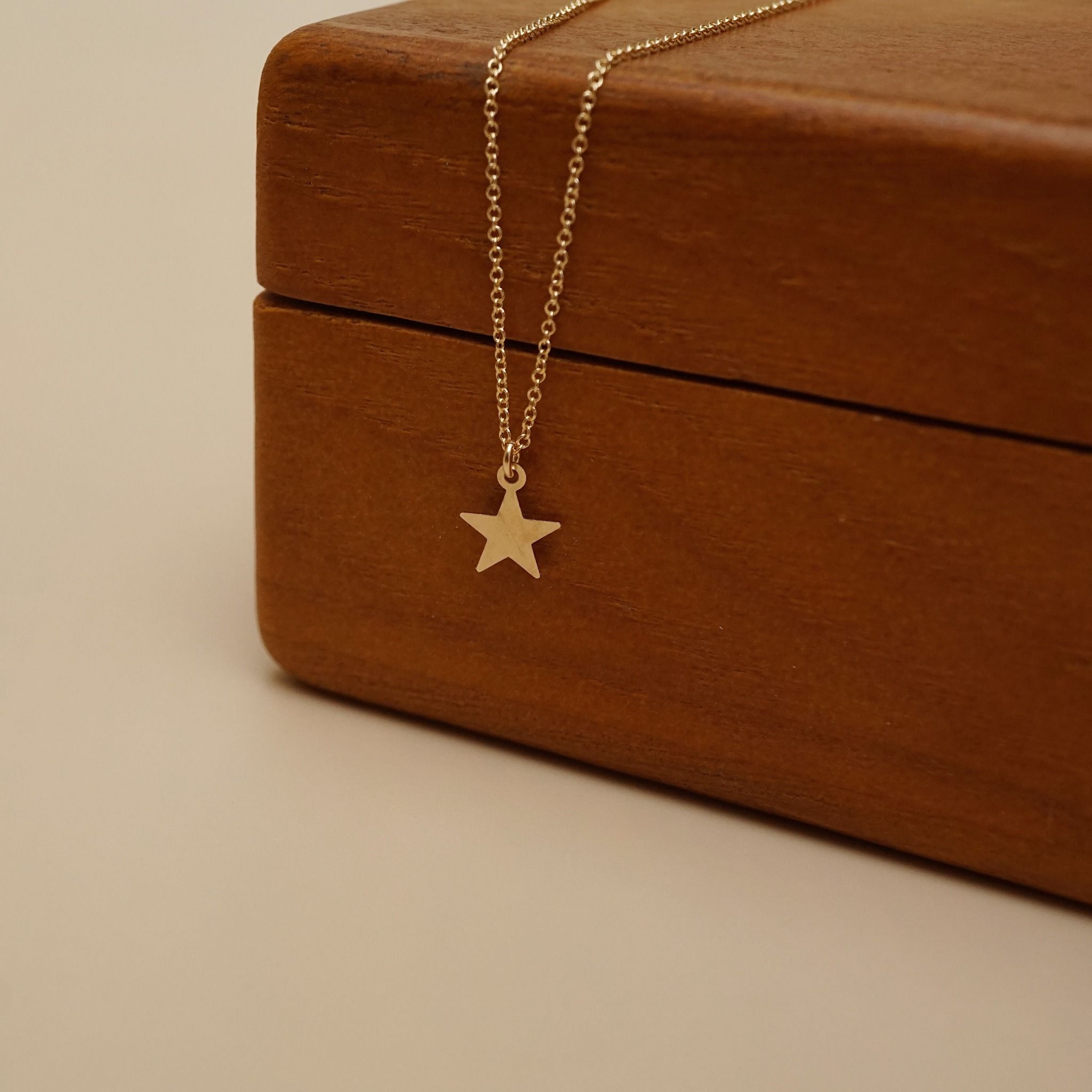 MINI STAR NECKLACE S A T E L L I T E