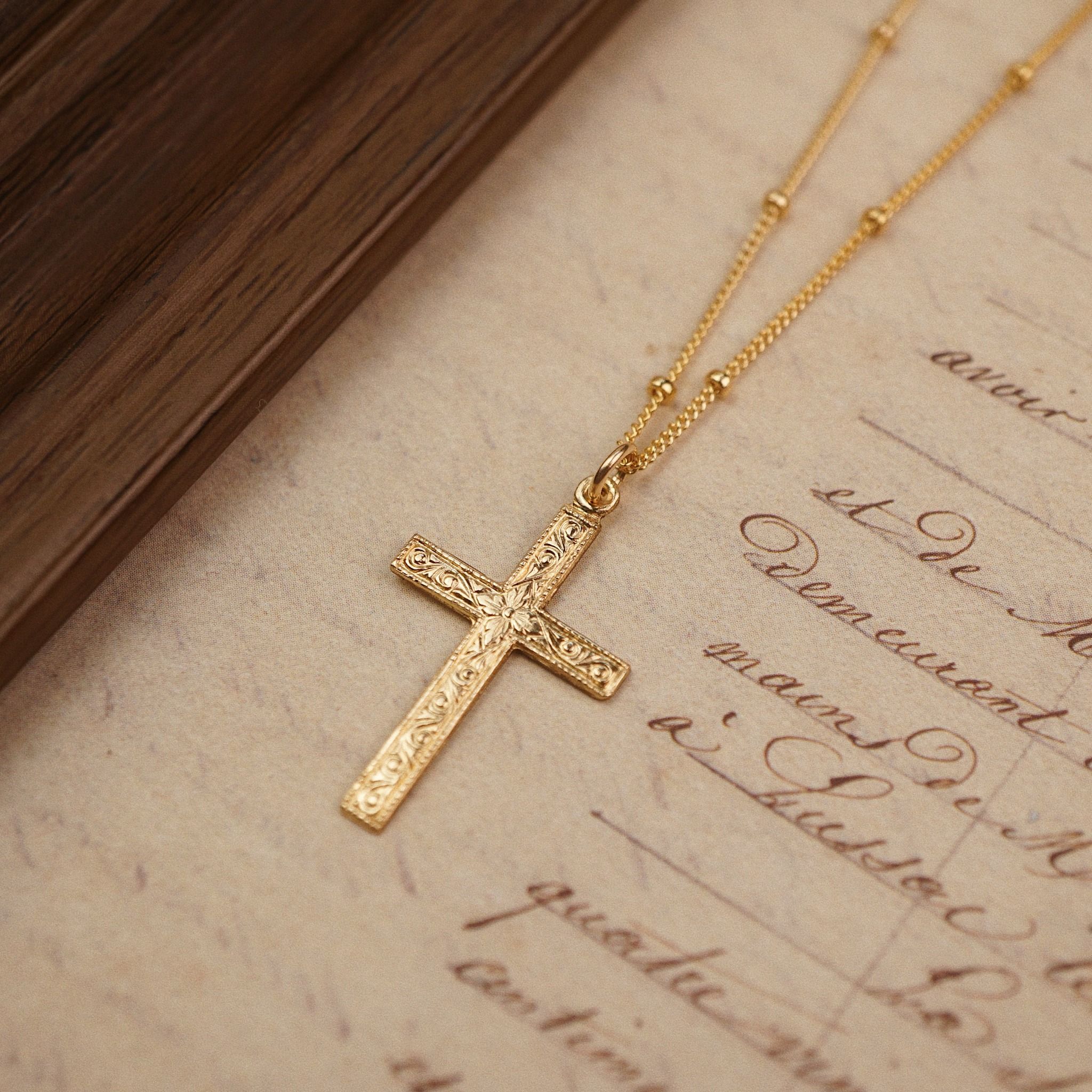CROSS PATTERN SATELLITE NECKLACE S A T E L L I T E
