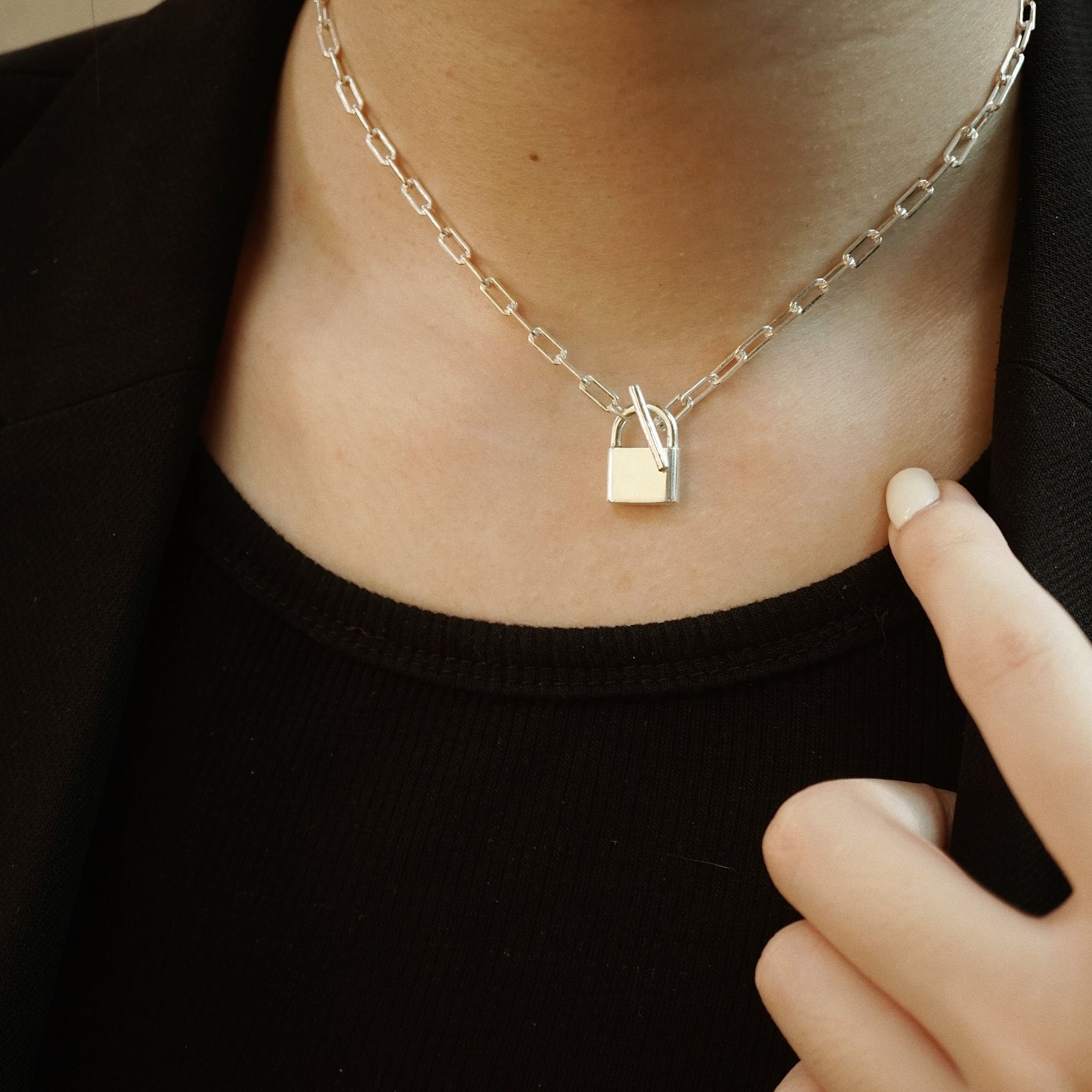 LOCK CLASP RECTANGLE CHOKER NECKLACE (S) S A T E L L I T E