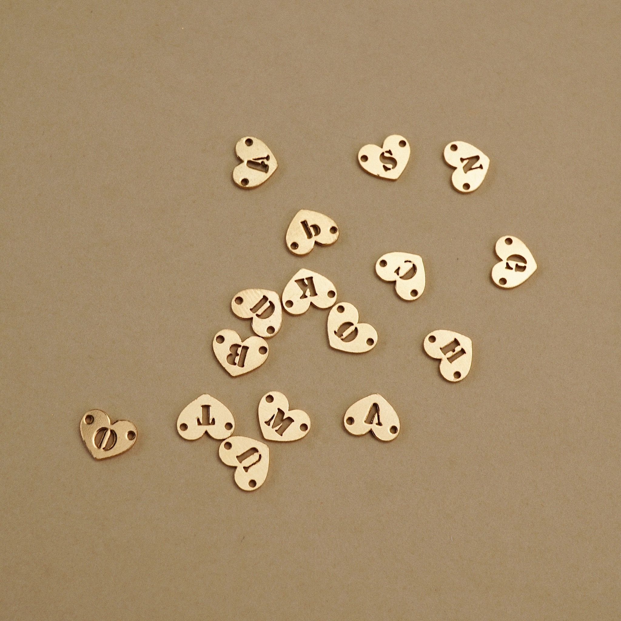 HEART LETTER LINK NECKLACE S A T E L L I T E