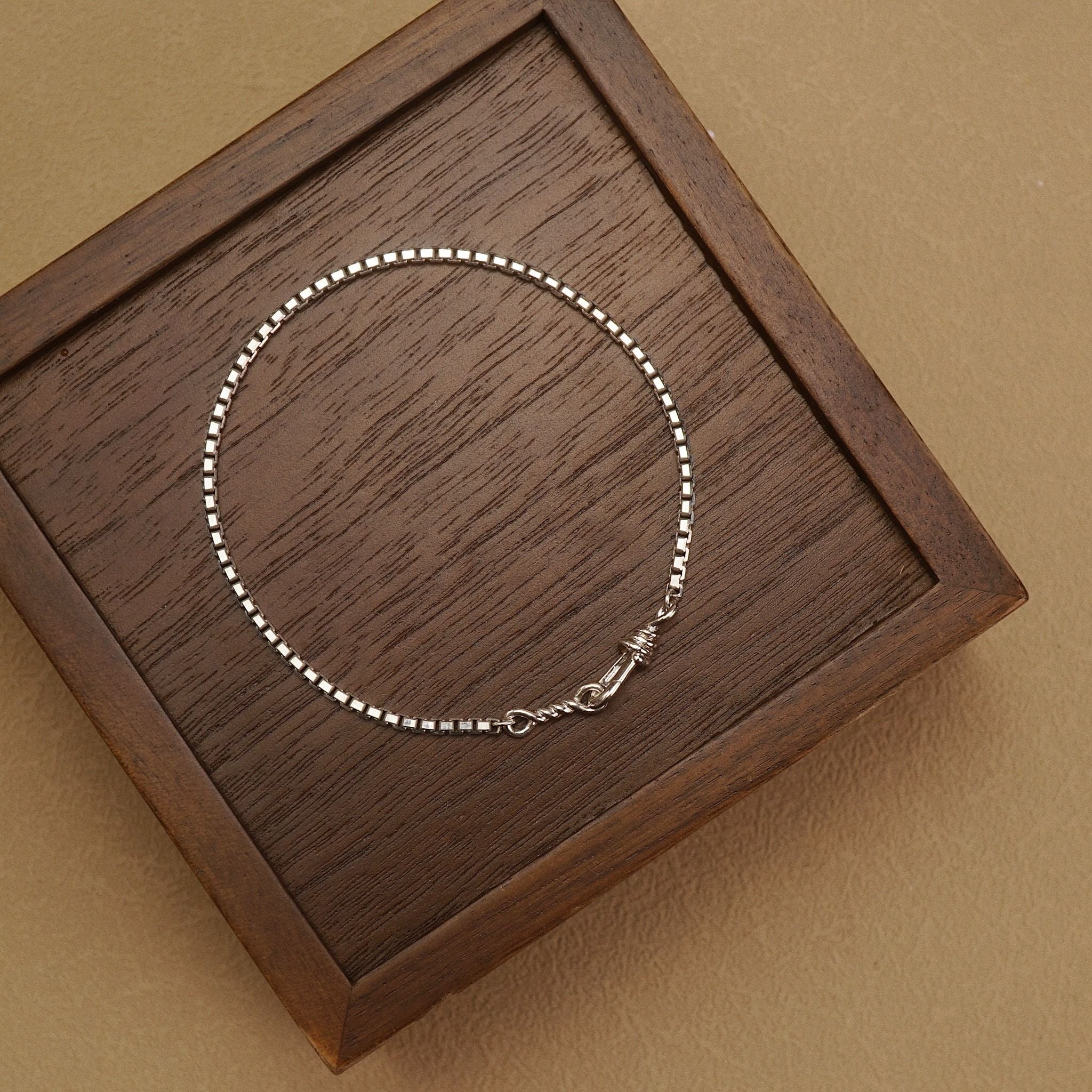 TWIST LOCK - VENETIAN BOX BRACELET (S) S A T E L L I T E
