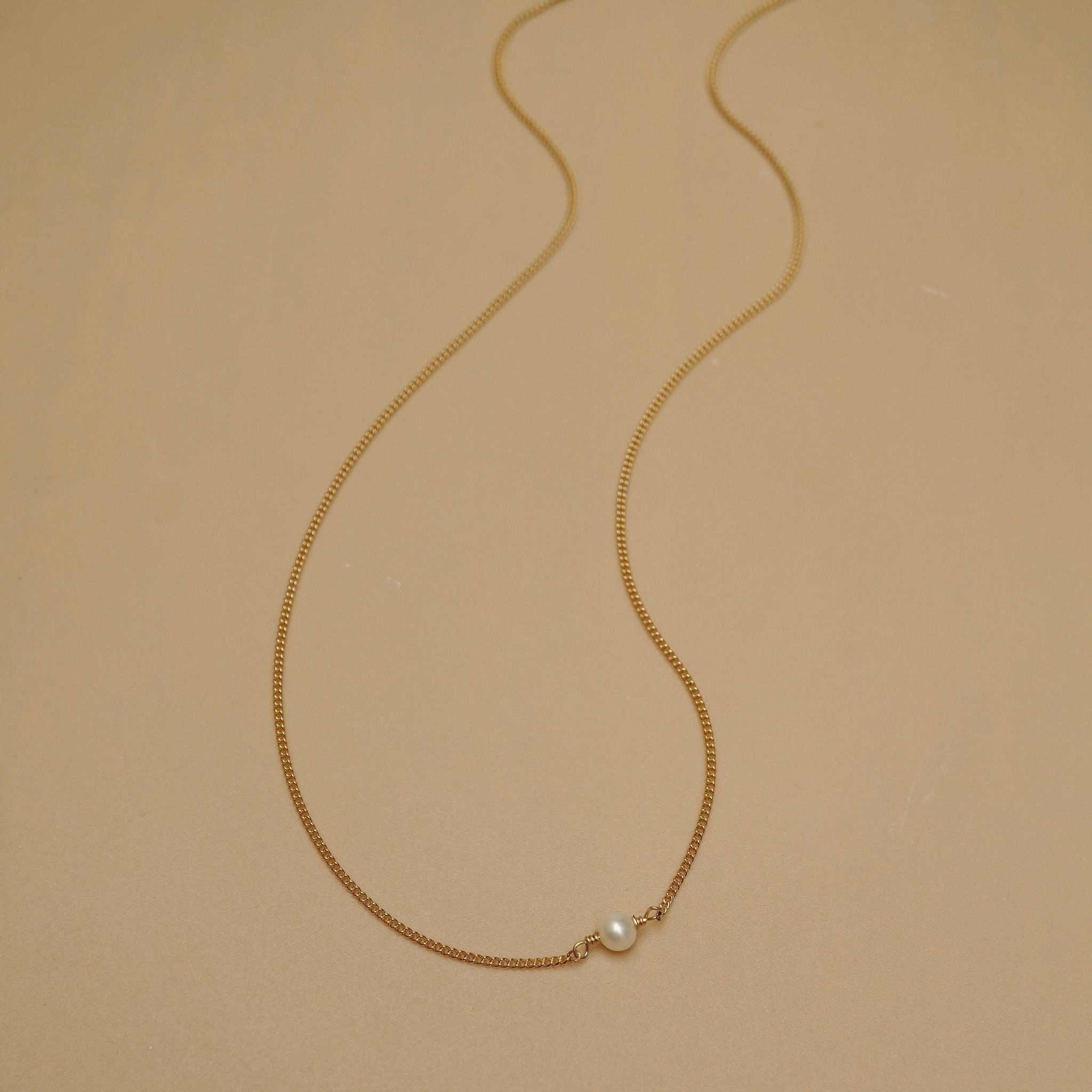 PEARL LINK SILKY NECKLACE S A T E L L I T E