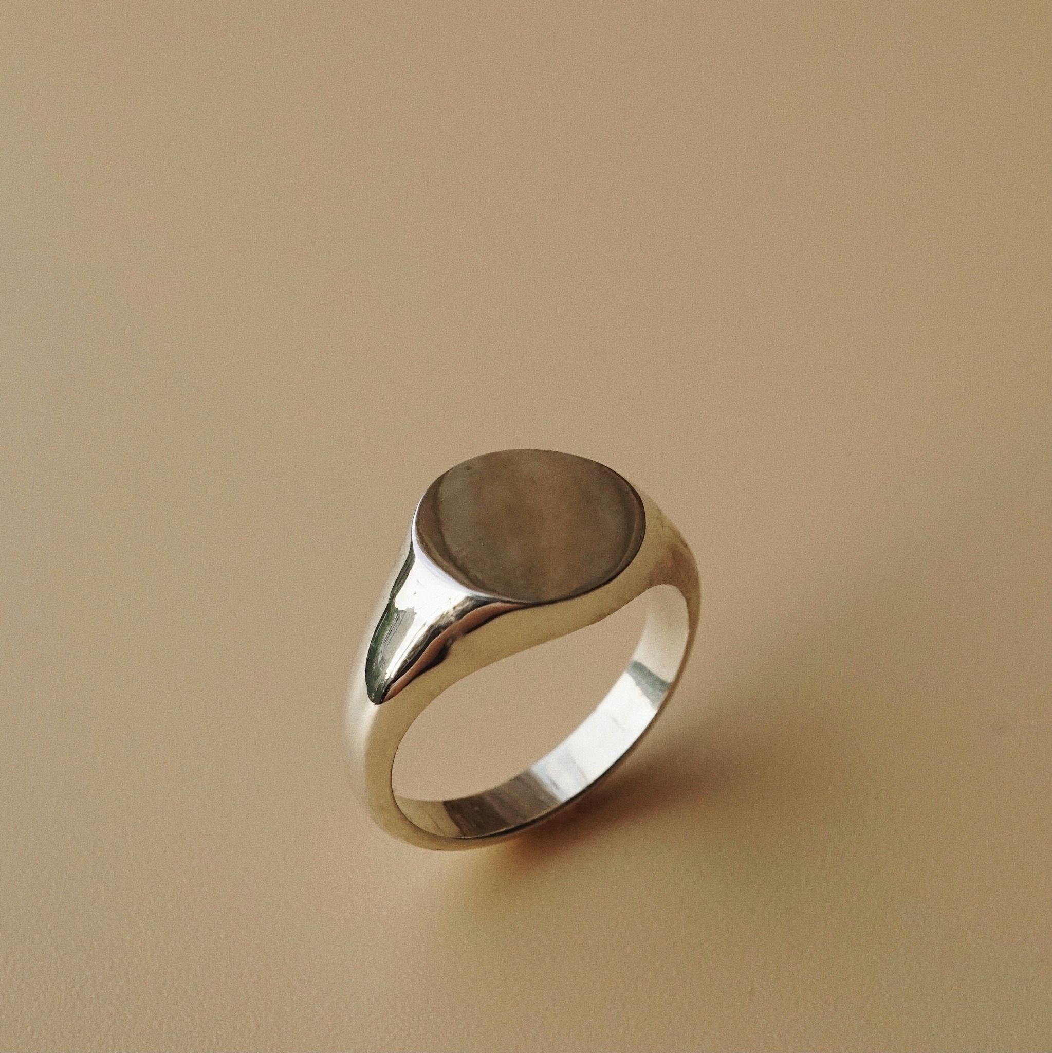 ROUND SIGNET RING (S) S A T E L L I T E