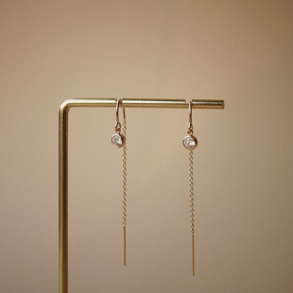 STONE HOOP & U SHAPE EARRING S A T E L L I T E