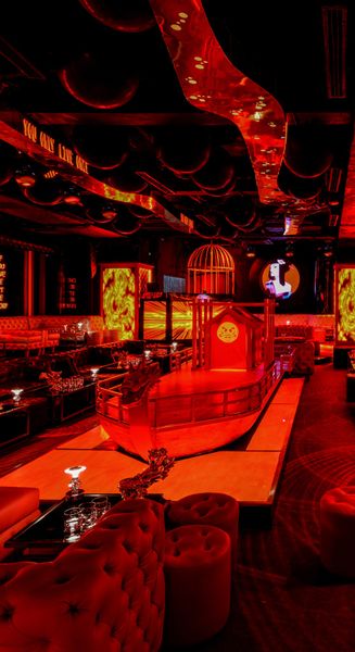 THE YOLO LOUNGE – GALAXYCONS