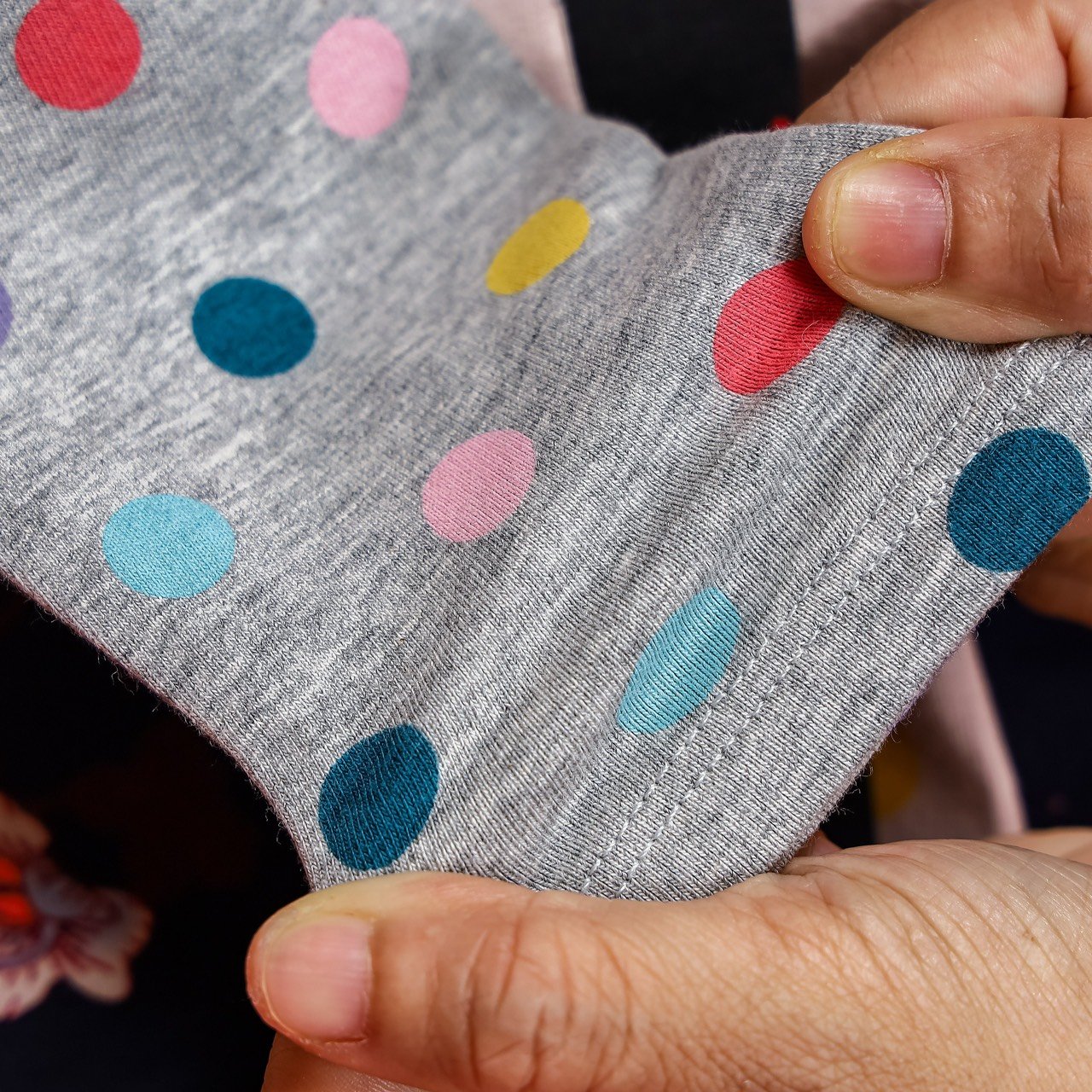 Đầm da cá Gap DT đen hoa BG 12/18M-5T(9kg-18kg)