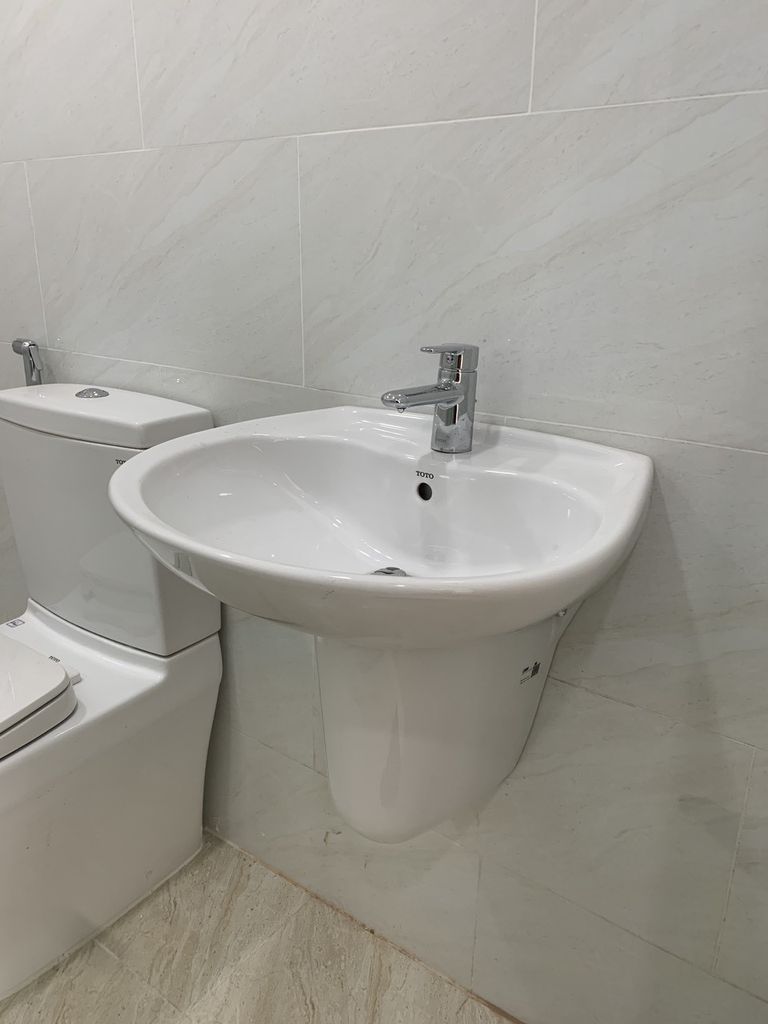 CHẬU LAVABO TRÈO TƯỜNG TOTO LHT300CR CHÂN LỬNG – Đức Việt Ceramic