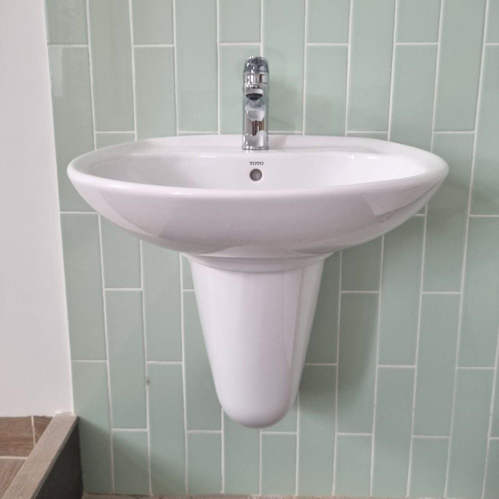 CHẬU LAVABO TRÈO TƯỜNG TOTO LHT300CR CHÂN LỬNG – Đức Việt Ceramic