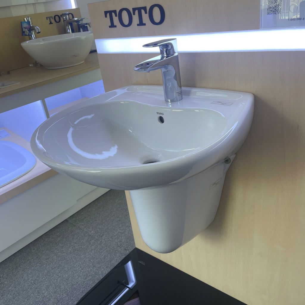 CHẬU LAVABO TRÈO TƯỜNG TOTO LHT300CR CHÂN LỬNG – Đức Việt Ceramic