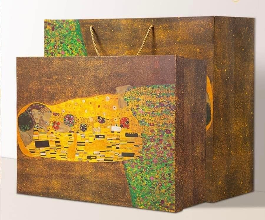 Bộ ấm chén sứ xương Gustav Klimt nụ hôn from EU – Gia dụng xách tay Đức