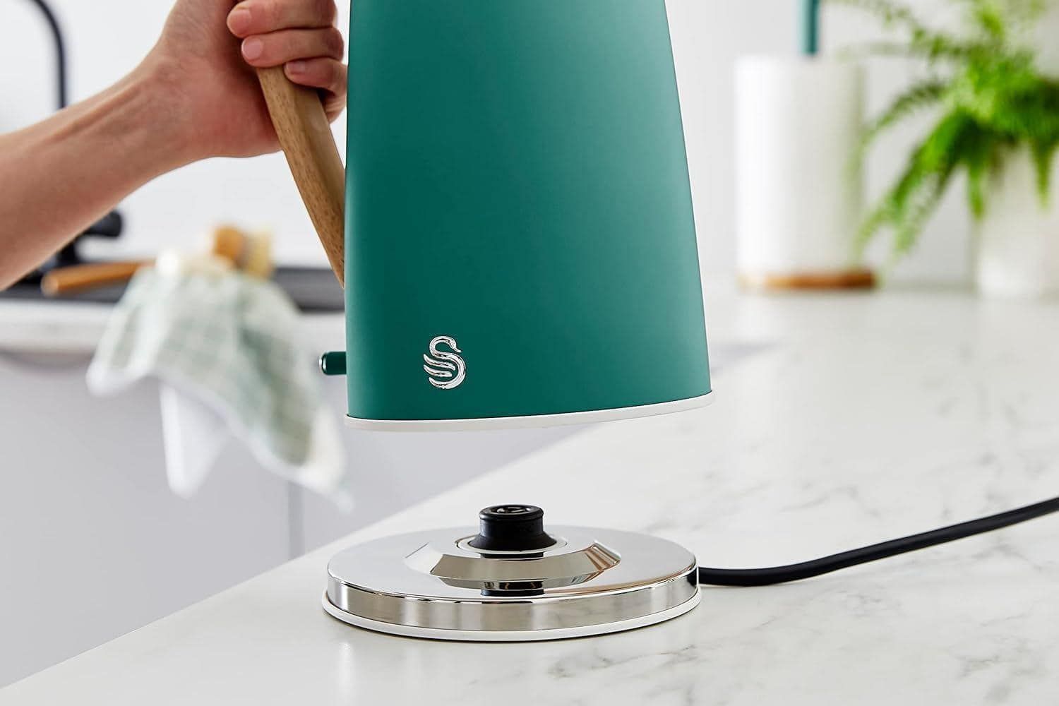 Ấm siêu tốc Swan Nordic 1,7L – Gia dụng xách tay Đức