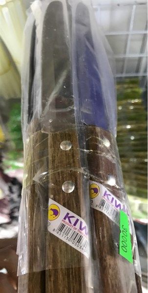 Dao gọt đồ ăn bằng TL KIWI 502 – HIỆU SÁCH MAI