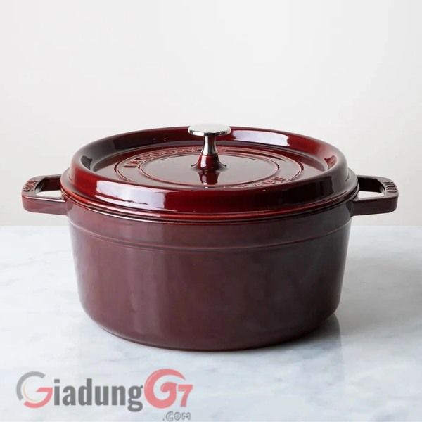 Nồi gang Staub 24cm (3.7L) màu đỏ mận chín