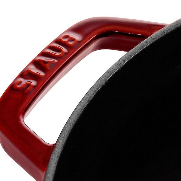 Nồi gang Staub 24cm (3.7L) màu đỏ mận chín
