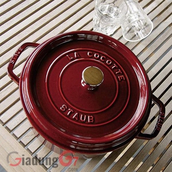 Nồi gang Staub 24cm (3.7L) màu đỏ mận chín