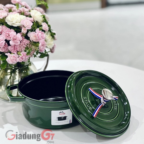 Nồi gang tròn Staub 24cm (3.7 lít) màu xanh húng quế tráng men đen mờ