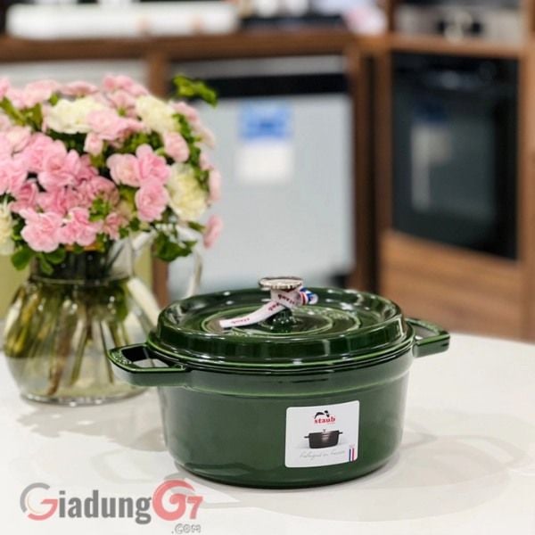 Nồi gang tròn Staub 24cm (3.7 lít) màu xanh húng quế tráng men đen mờ