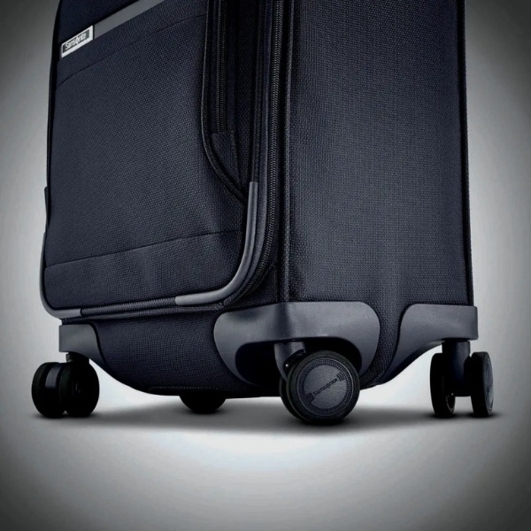Vali Samsonite Drive DLX 17 inch dưới ghế