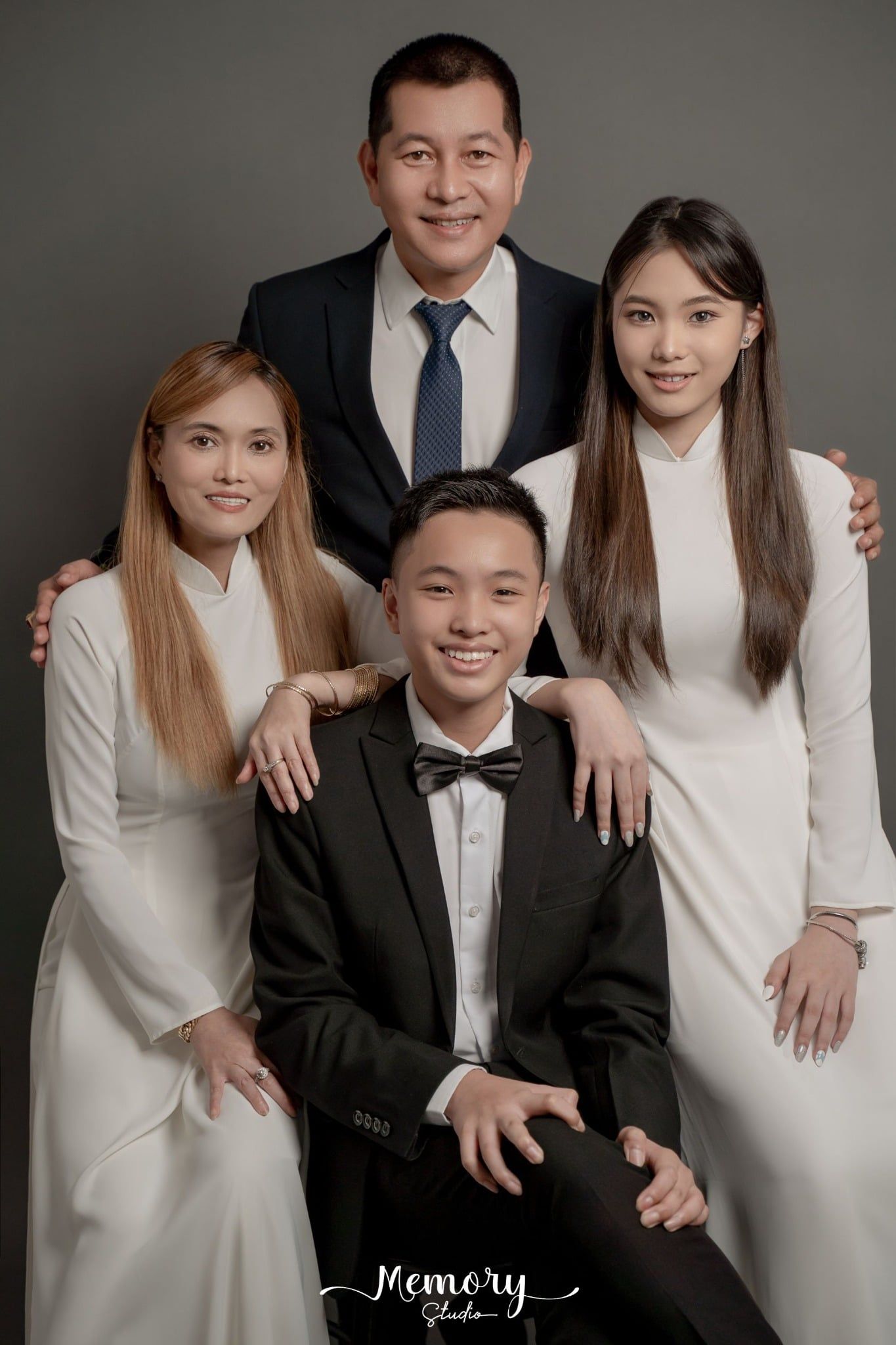 Chụp ảnh gia đình HCM - Lưu giữ từng khoảnh khắc quý giá bên nhau – Memory Studio