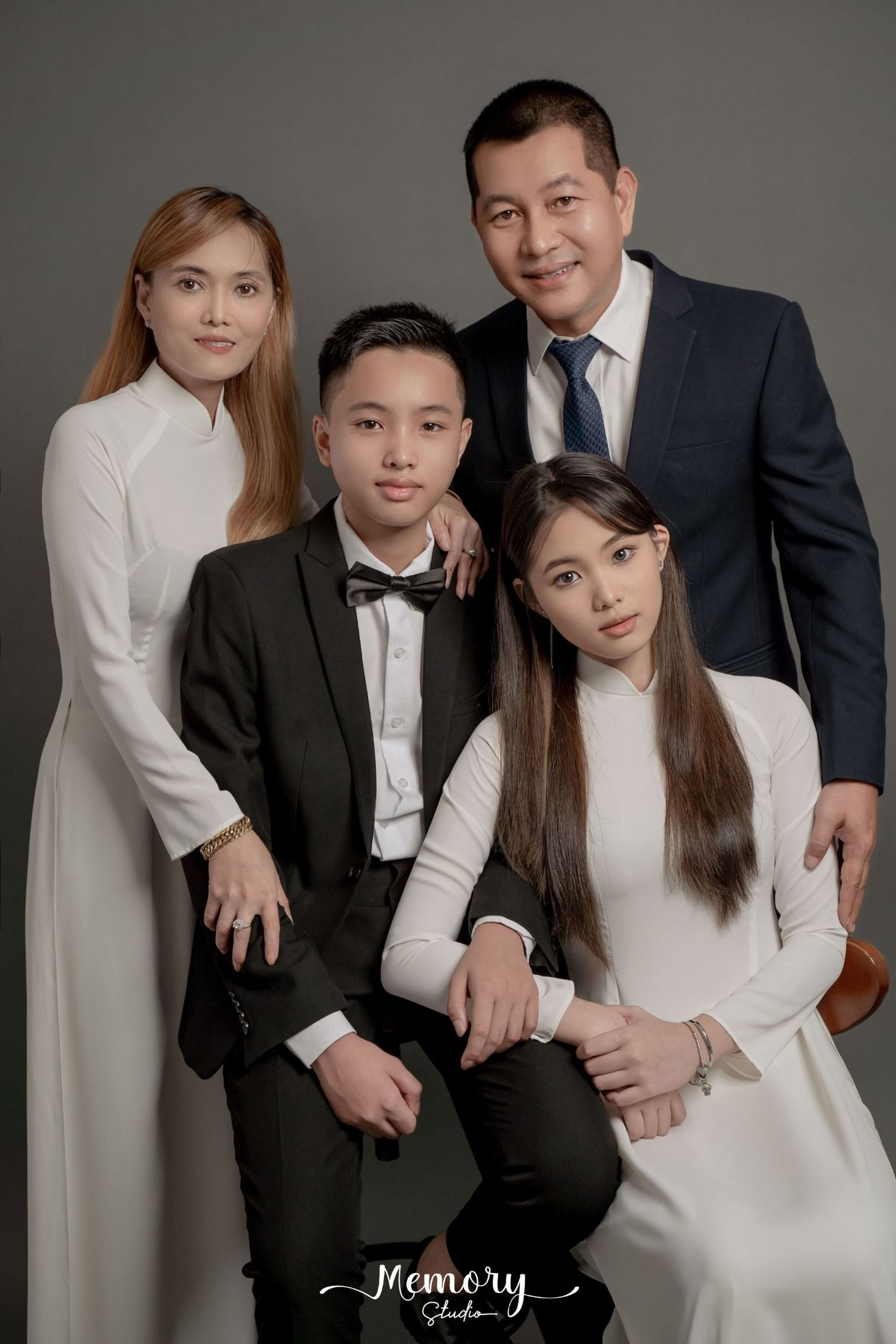 Chụp ảnh gia đình HCM - Lưu giữ từng khoảnh khắc quý giá bên nhau – Memory Studio