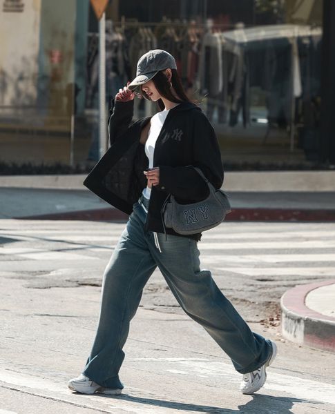 MLB - Túi đeo vai nữ hình bán nguyệt Denim Logo Coopers Mega MLB Việt Nam