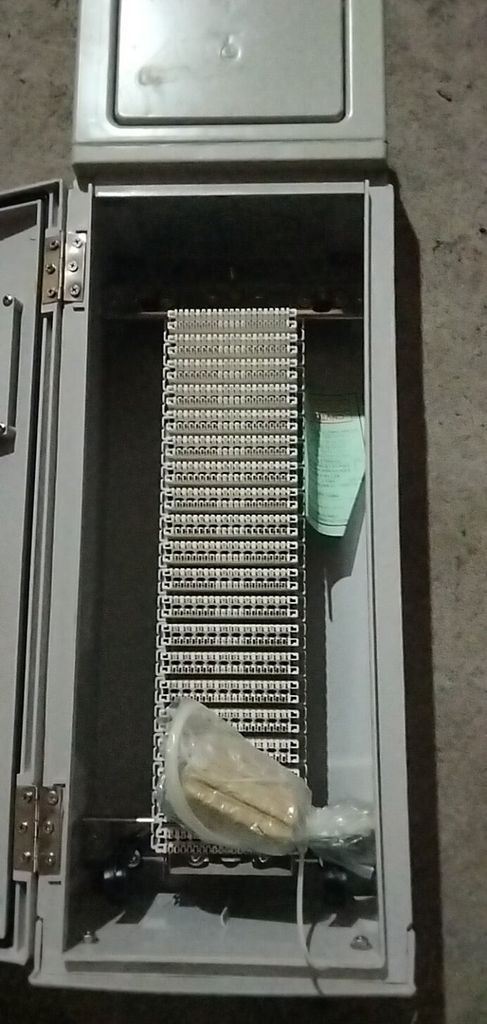 Tủ Thoại MDF 200 đôi đầy đủ đế gắn và phiến – FiberTel