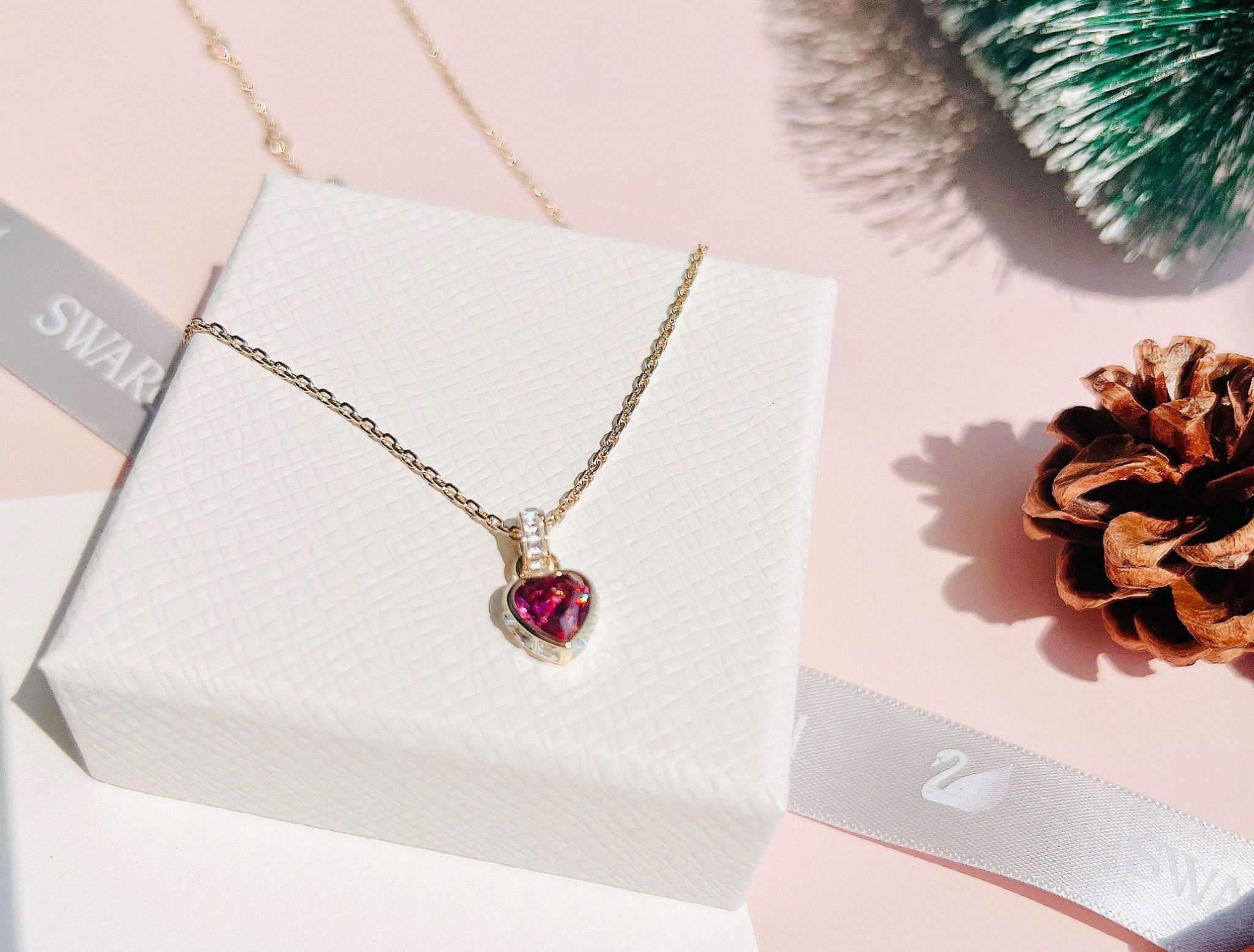 Stilla pendant Heart, Red, Gold-tone plated – TH Authentic chuyên Swarovski