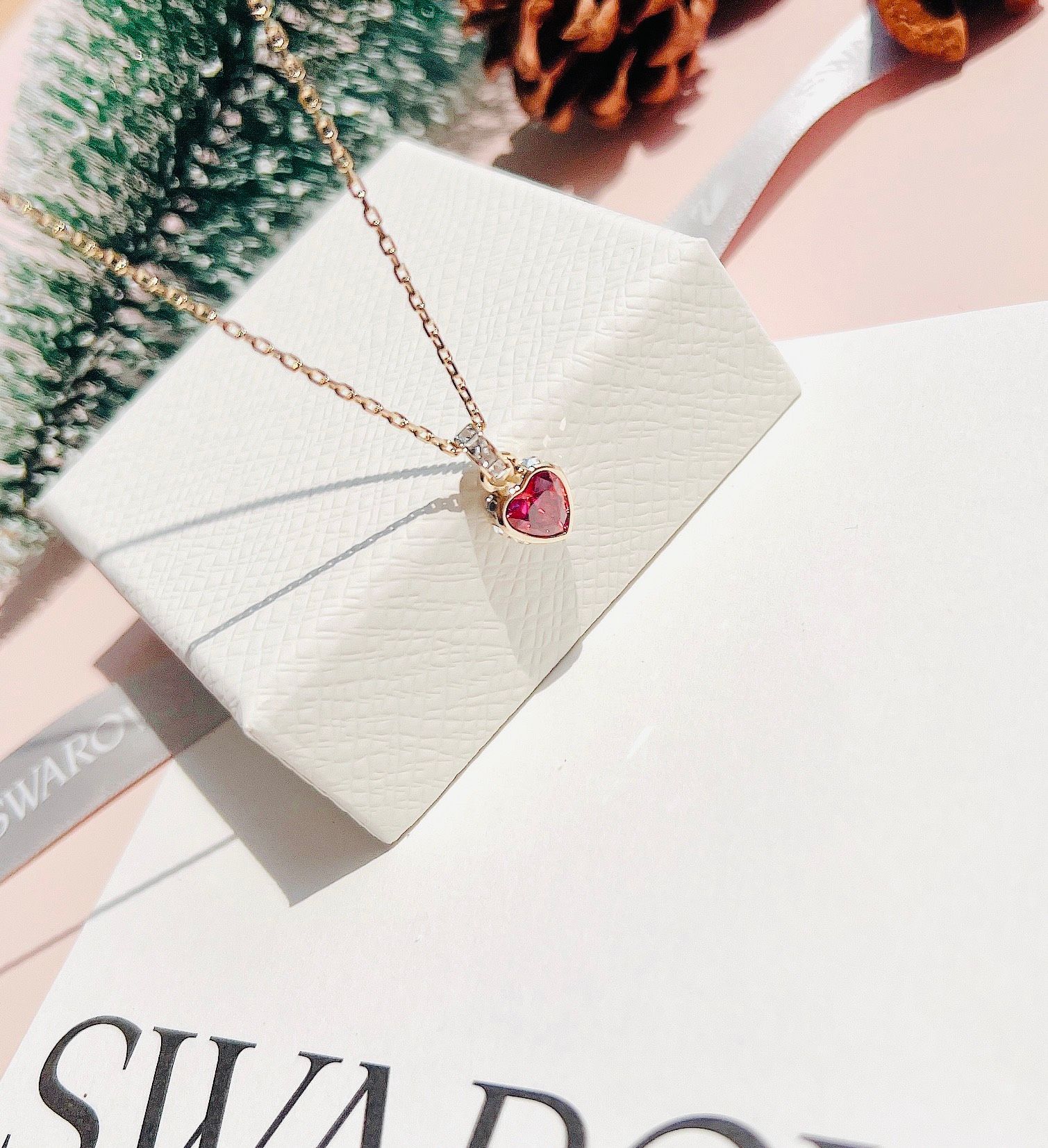 Stilla pendant Heart, Red, Gold-tone plated – TH Authentic chuyên Swarovski