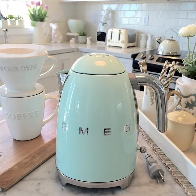 Ấm siêu tốc mini SMEG KLF05PGEU 0,8L màu xanh mint