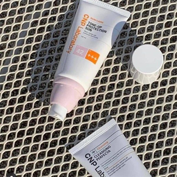 Kem Chống Nắng Nâng Tone CNP Laboratory Tone-Up Protection Sun SPF42 P ...