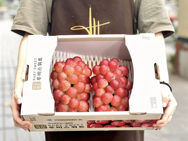Nho Ruby Hàn Quốc – Hằng Trần Mart - Fruit, Food & More