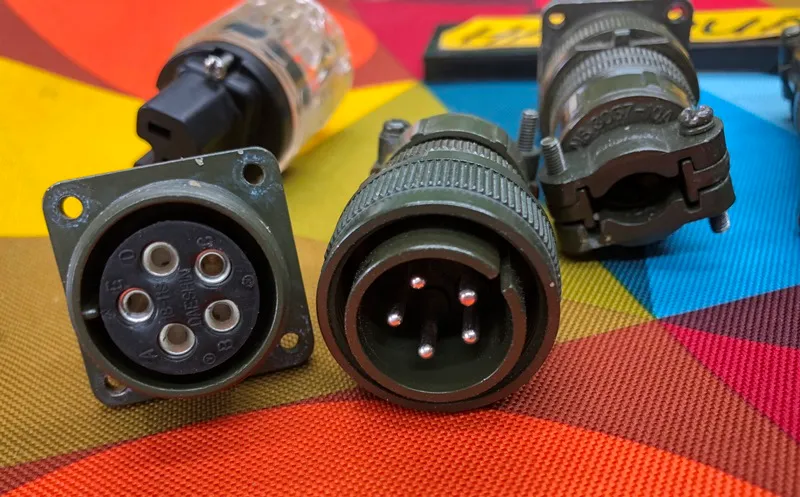 T14-15B AMPHENOL 5 pin - Heavy Duty Cylindrical Connector – Dũng Audio ...