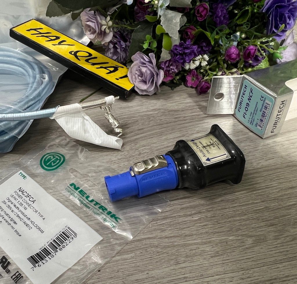Jack chuyển đổi, Adaptor POWERCON => IEC INLET Furutech x Neutrik ...